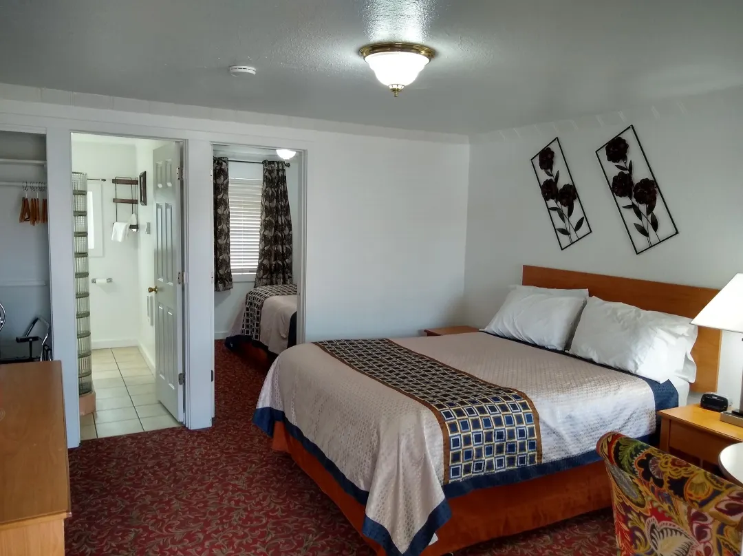 Holiday Motel Bend - Bend, OR