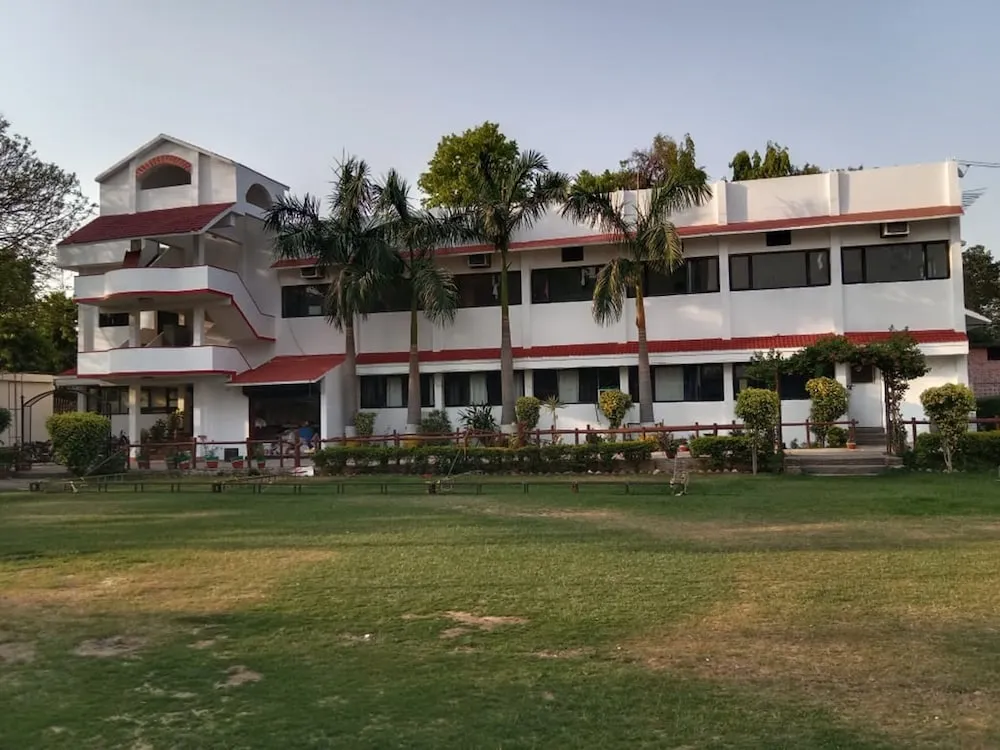 Avexia Fun City Resort - Mirzapur