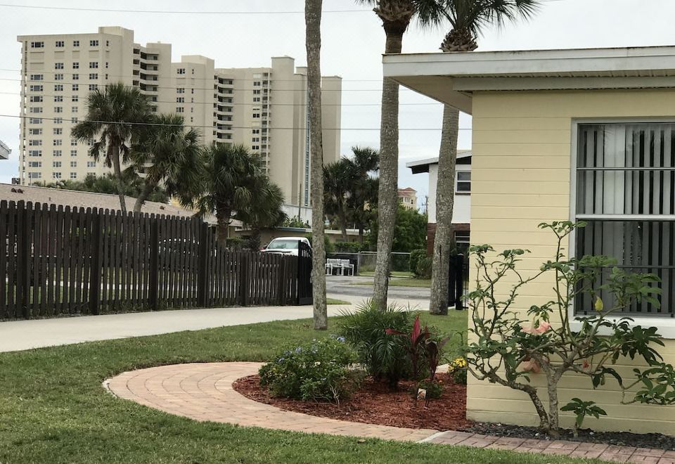 Cozi Beach Side Townhouse-Walk2Beach-Unit 2 Quoted-1Bd/1Ba/LR/FR/Full ...