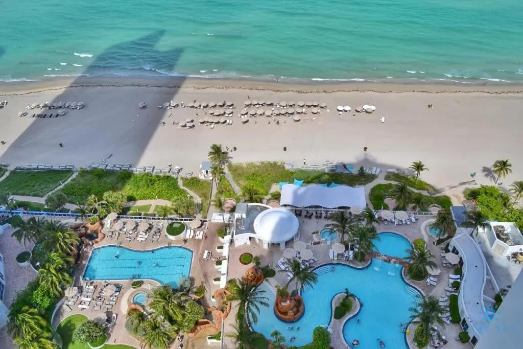 Beachfront Pool And Arcade Access - Luxurious Retreat - Hollywood, FL