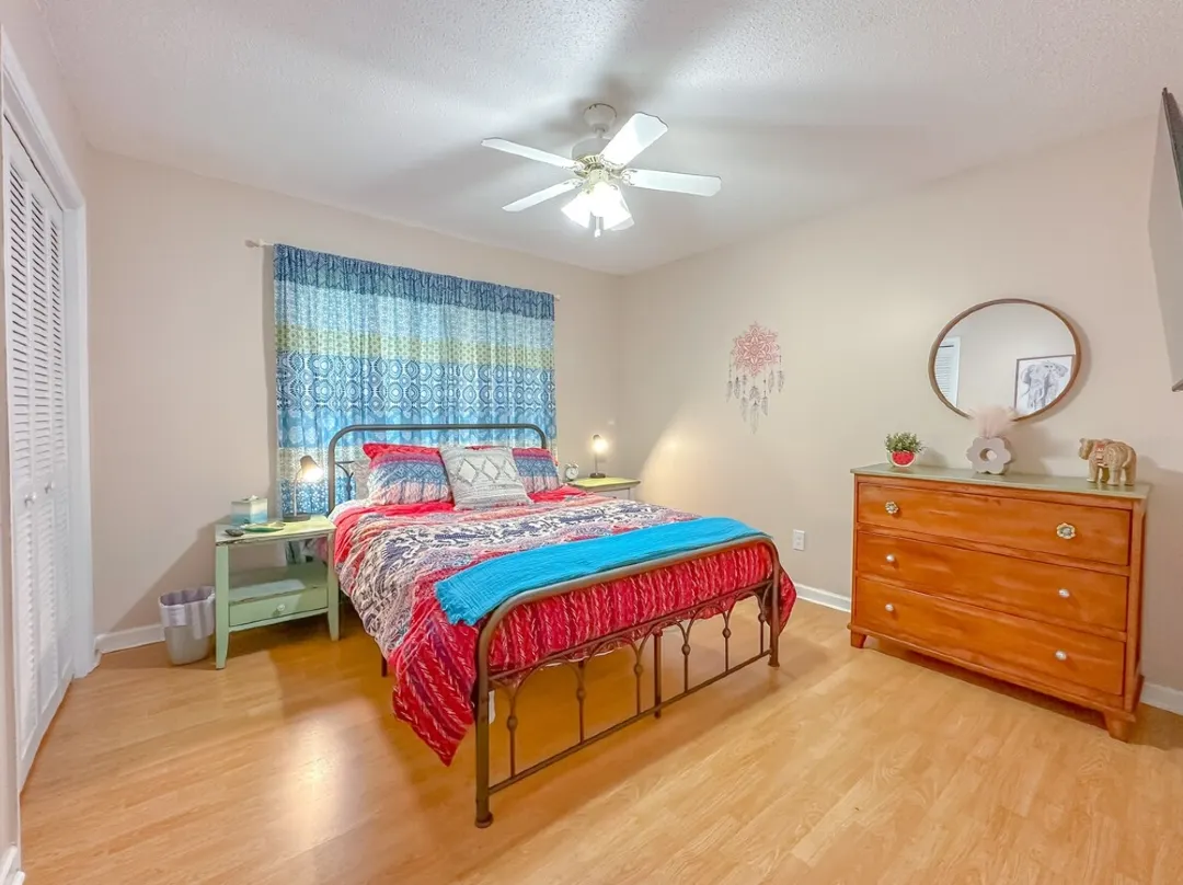 Spacious Fenced Yard And Cozy Living Space - Charming Bo-ho Retreat - Tallahassee, FL