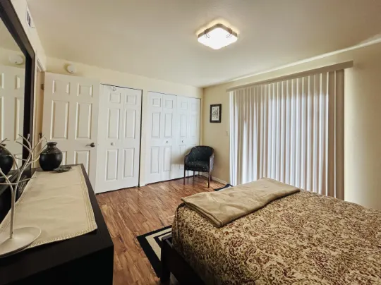 Boise's Hidden Gem With Hot Tub And Wood Burning Fireplace - Boise, ID