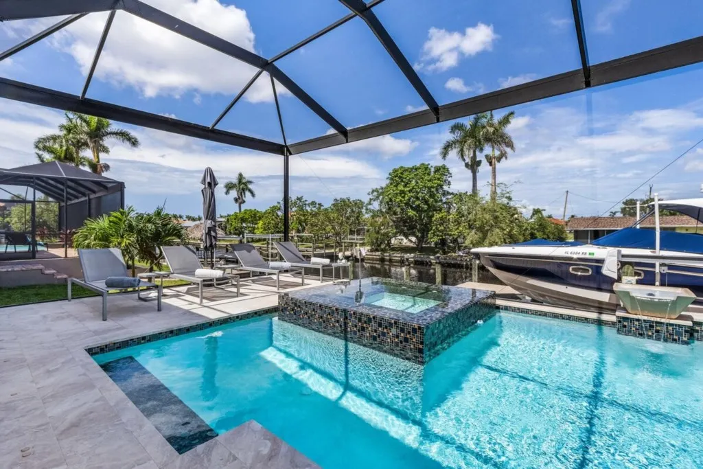 Heatable Pool And Gourmet Kitchens - Luxurious Waterfront Haven - Cape Coral, FL