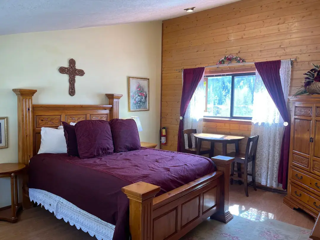 Mountain Views And Cozy Outdoor Spaces - Charming Cabin Retreat - Red River, NM