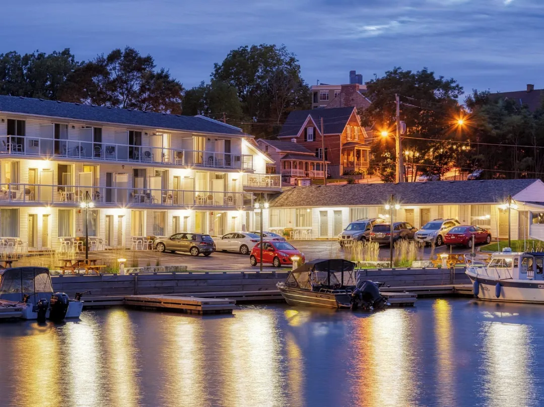 Picton Harbour Inn - Prince Edward