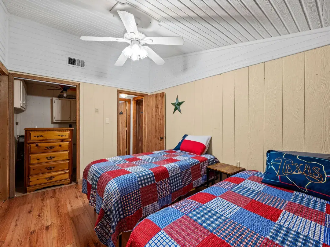 1 Tiny Town Hico Spacious Cabin Animals Fire Pit - Hico, TX