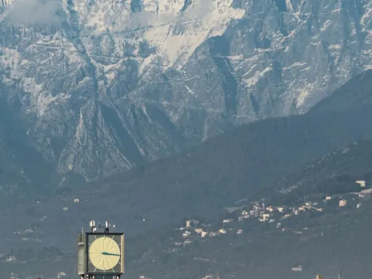 Fly In Viareggio Beach Davanti Alla Famosa Passeggiata Con Negozi E Stabilimenti - Viareggio