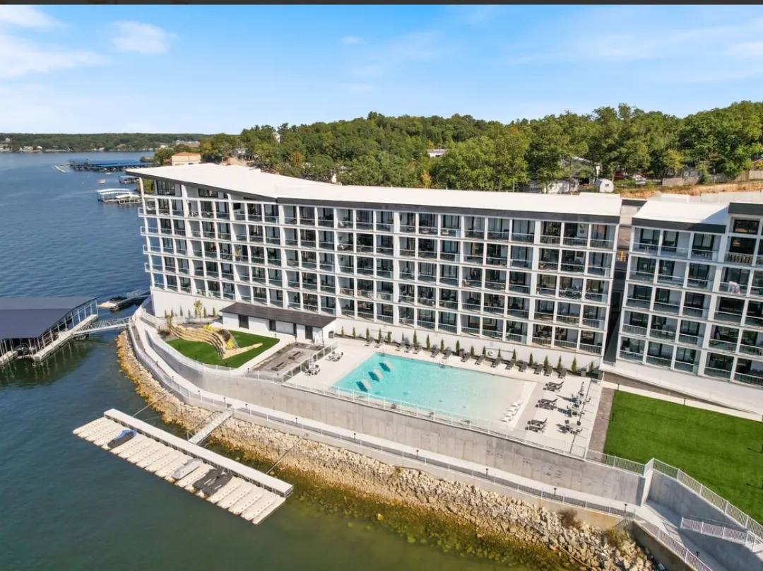 Spacious Living And Shuffleboard Enjoyment - Stunning Lake Retreat - Lake Ozark, MO