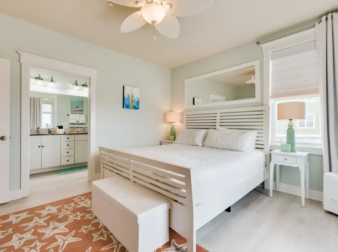 Stunning Bay Views And Luxurious Amenities - Serene Beach Retreat - Galveston, TX