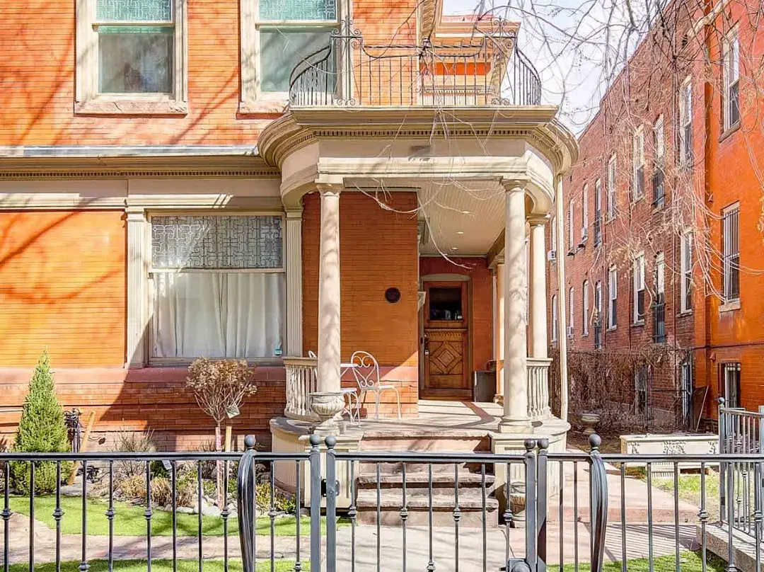 Unique Charm With Jetted Tub And Modern Decor - Stunning Historic Oasis - Lakewood, CO