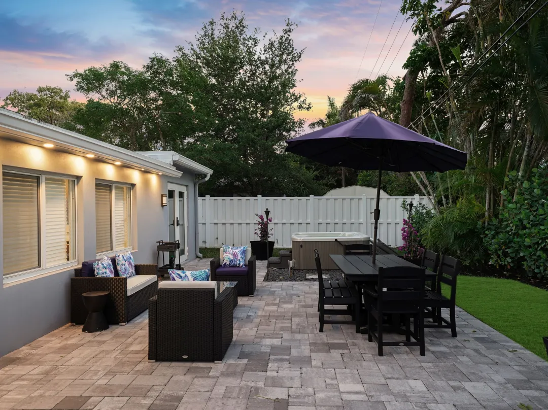Tropical Oasis With Jacuzzi And Modern Kitchen - Stunning Retreat - Wilton Manors, FL
