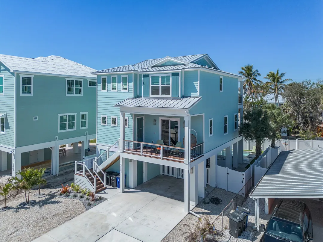 Spacious Patio And Breathtaking Views - Stunning Coastal Getaway - Fort Myers Beach, FL