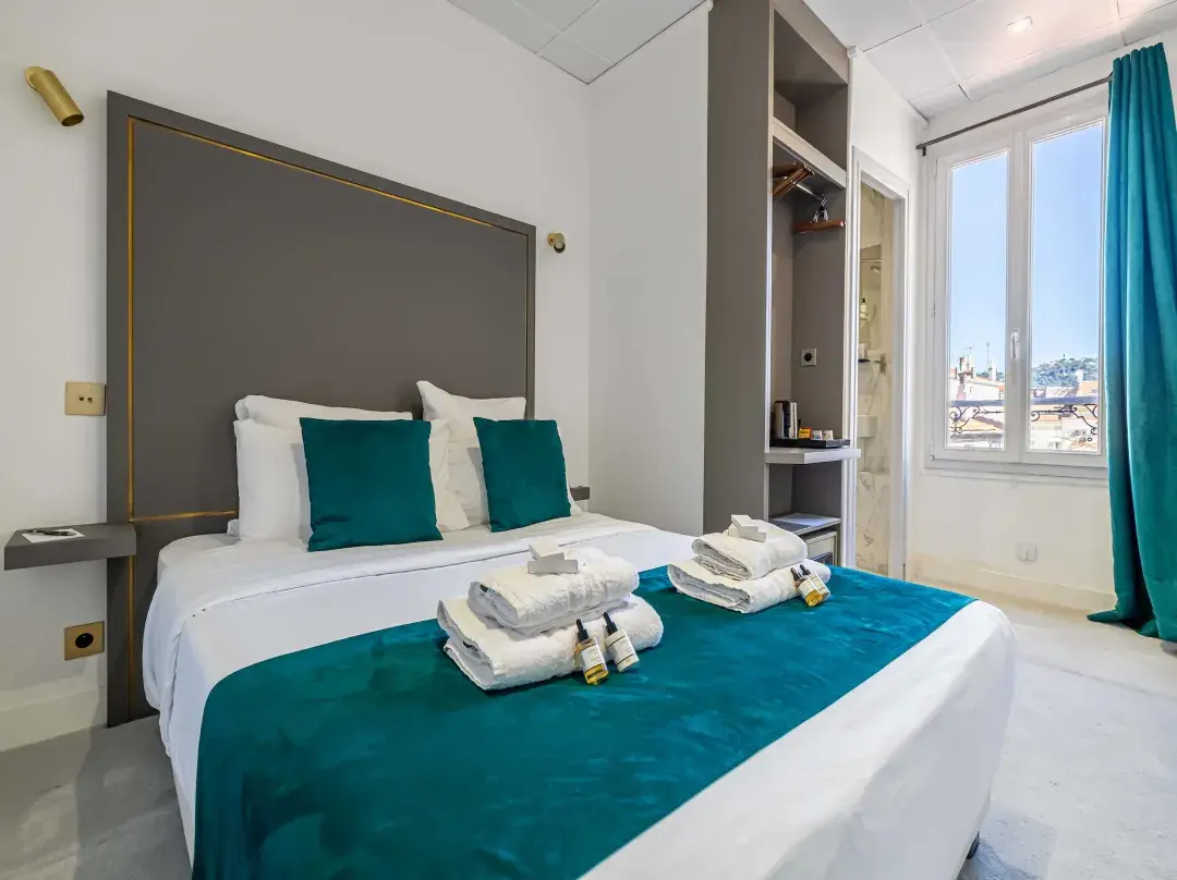 Hotel Avaton - Cosy Bedroom - Cannes Centre - Cannes