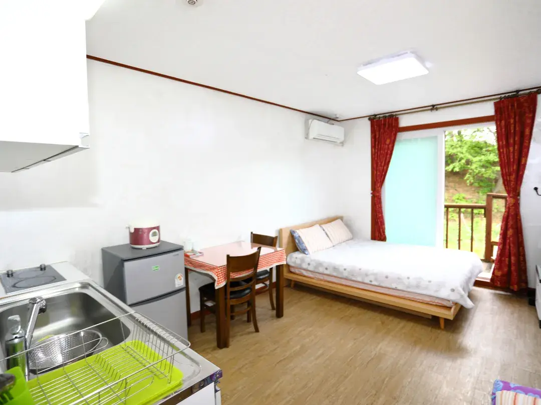 Gangneung Pine Tree Pension - 江陵市
