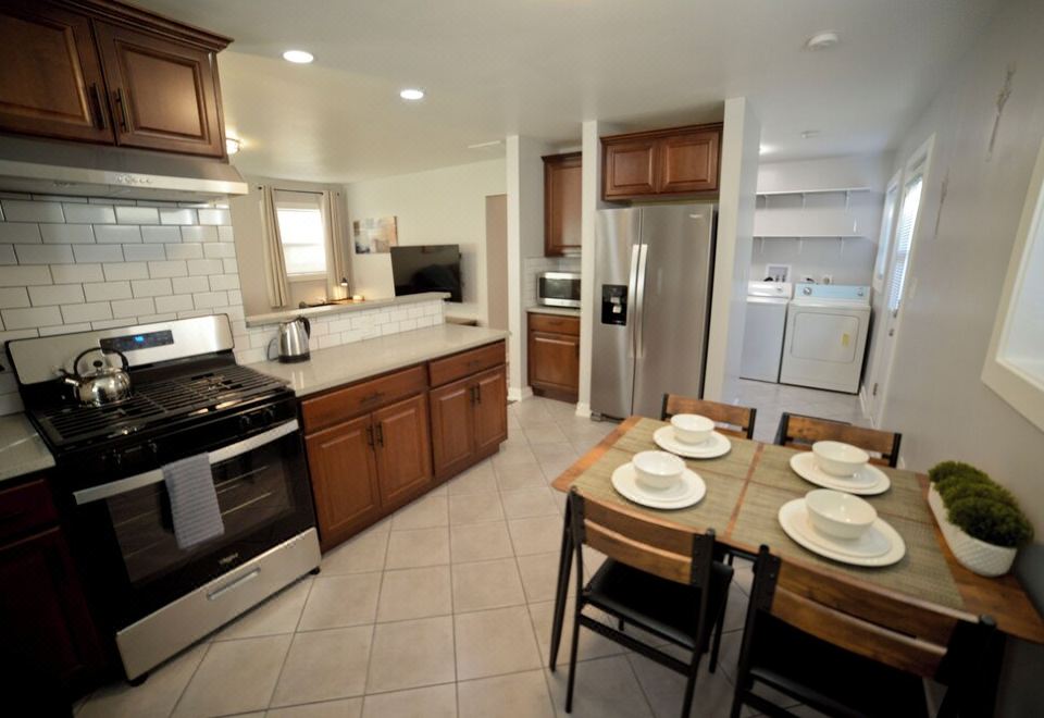 Grade A Working Class Safe Neighborhood 3Br up to 6 Guests. Updated ...