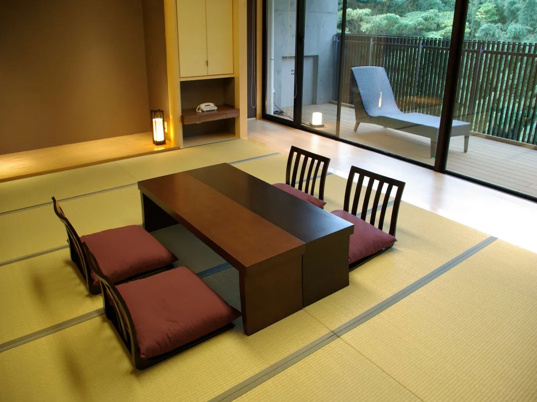 Yugawara Onsen Chitose - Japan