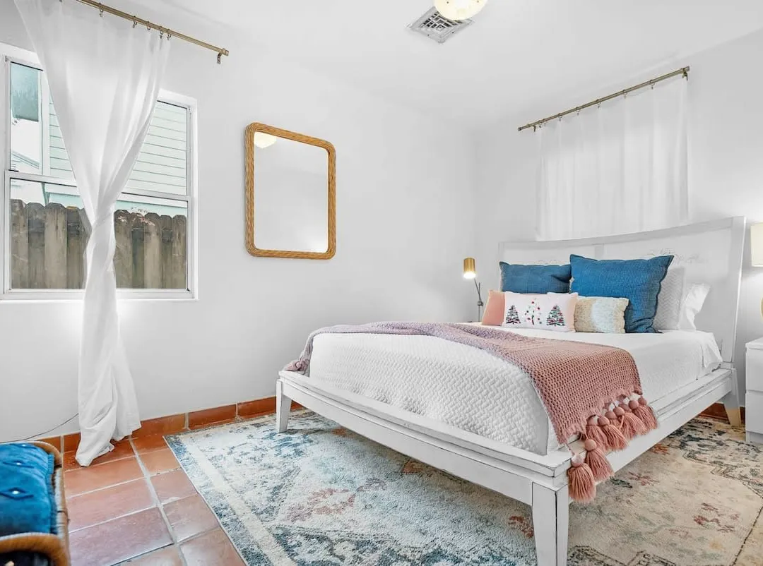 Cozy Outdoor Seating And Smart Tv Amenities - Charming Boho Retreat - St. Augustine, FL