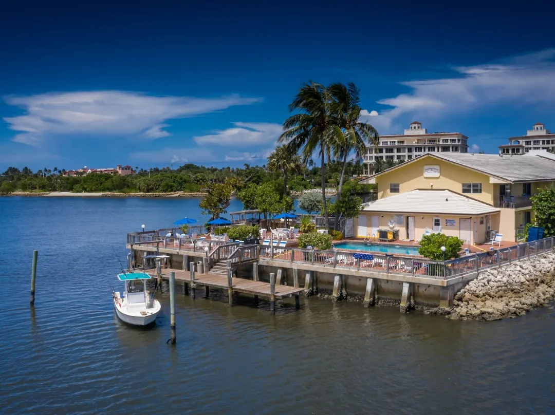 Palm Beach Waterfront Suites - Palm Beach, FL