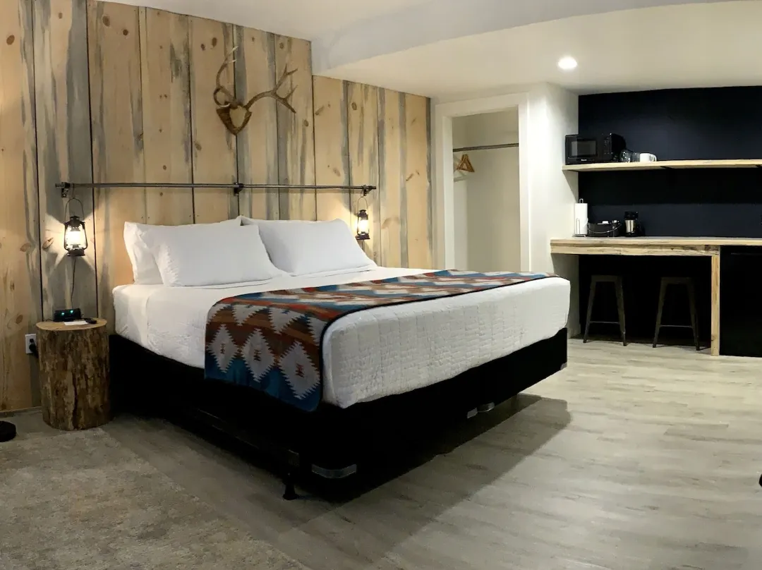 Outdoors Inn - Sandpoint, ID