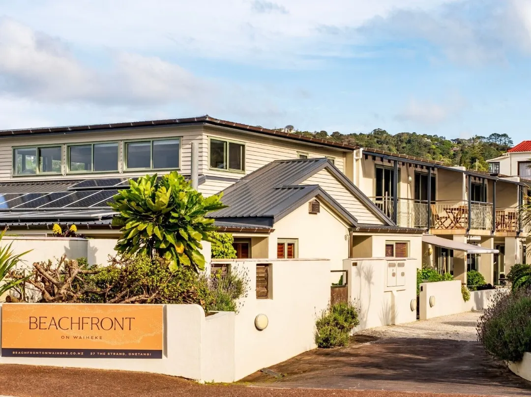 Beachfront On Waiheke - Waiheke Island