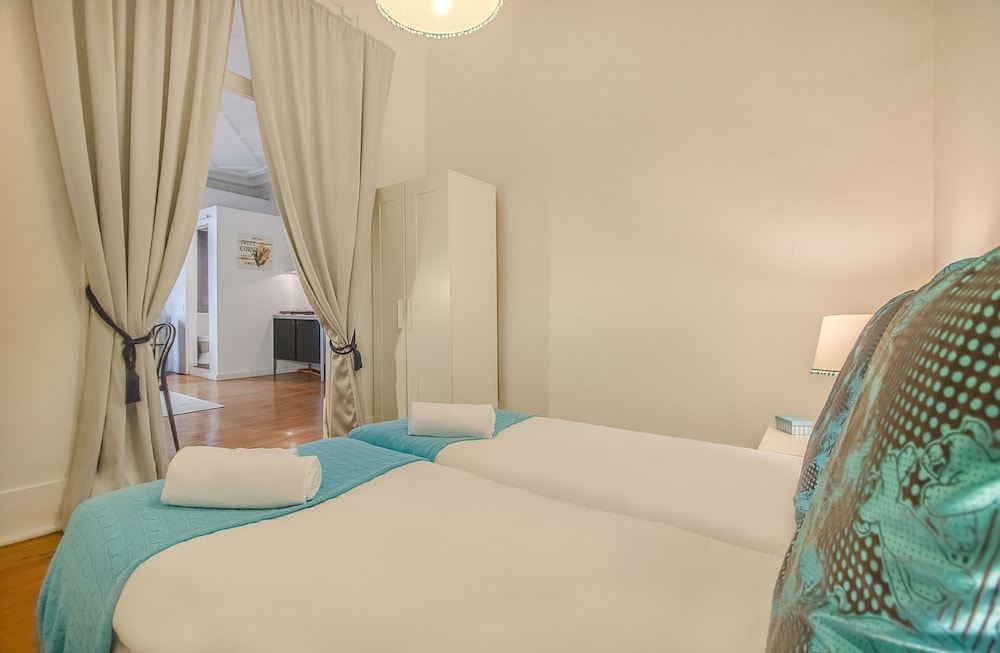 Chiado Balcony Apartment - Lisbon