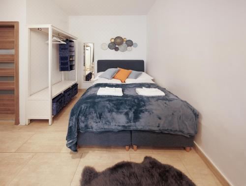 Cozy Market-Square retreat located in the heart of the 10th district ...