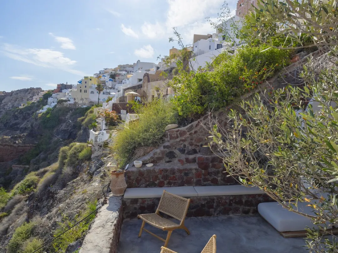Oia Waves By Sv - Oia