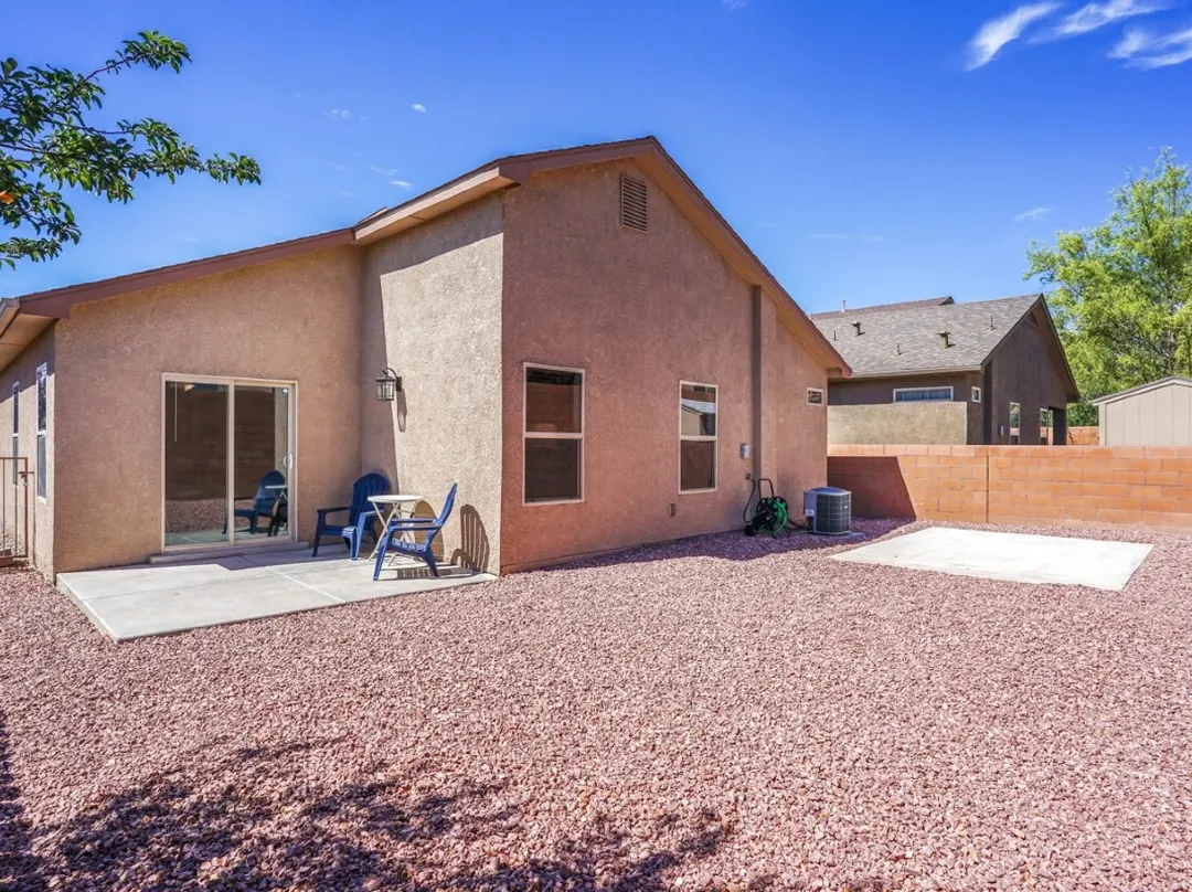 Spacious Fenced Yard And Gourmet Kitchen - Charming Retreat - Rio Rancho, NM