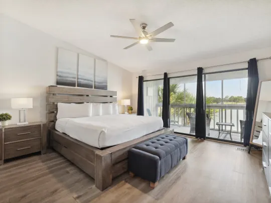 Tranquil Lake Views And Spacious Interior - Charming Family Retreat - Miramar Beach, FL