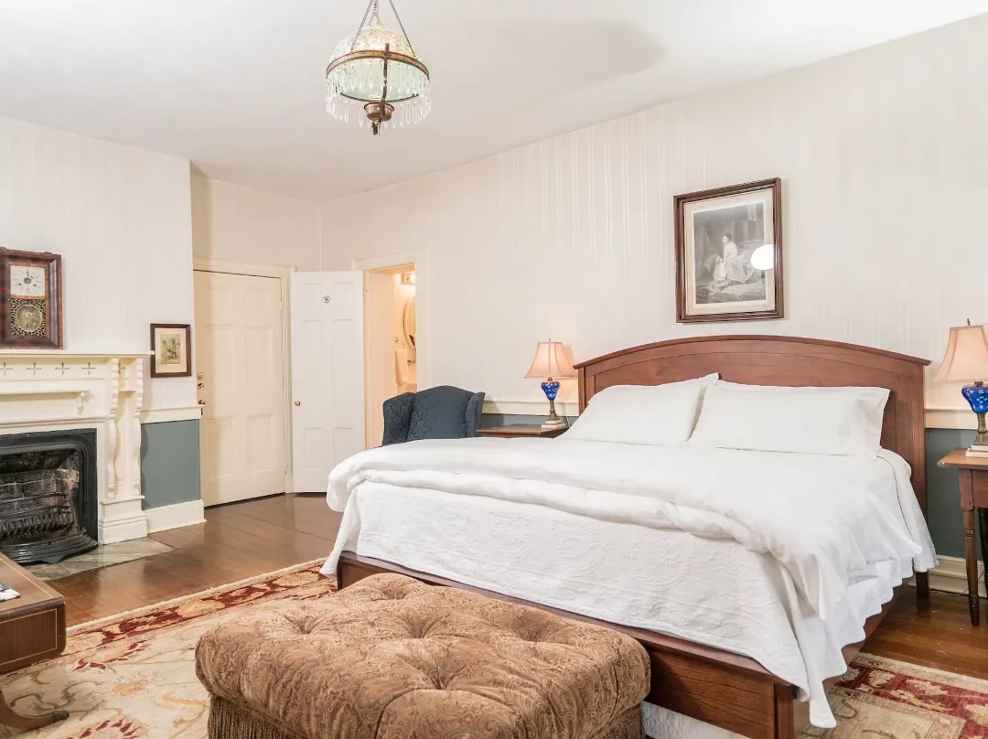 Historic General Lewis Inn - Lewisburg, WV