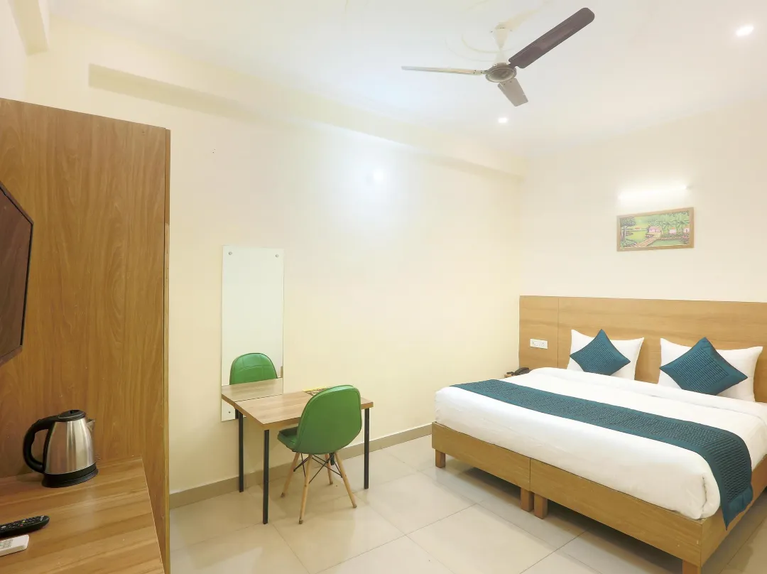 Hotel Lemon Suites & Banquet Noida Sector 62 - Delhi