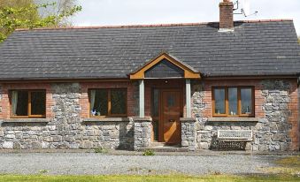 Cottage on Lough Ree / River Shannon in the heart of Ireland, Longford ...