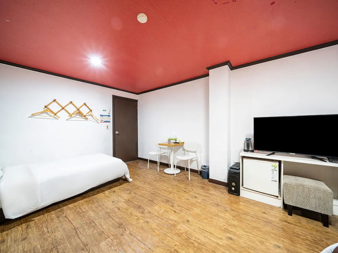 Cheongju Pool House Motel - Daejeon