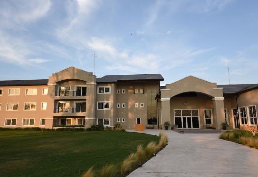 Howard Johnson Resort & Convention Center Ezeiza,Tristan Suarez ...