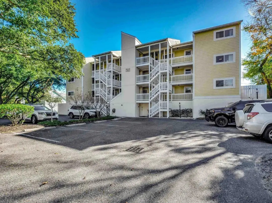 Spacious Living And Convenient Amenities - Charming Coastal Retreat - North Myrtle Beach, SC