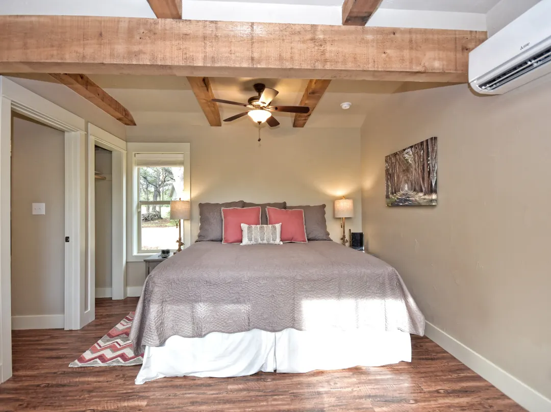 Cozy Cabin With Outdoor Patio And Grill - Charming Romantic Retreat - Wimberley, TX
