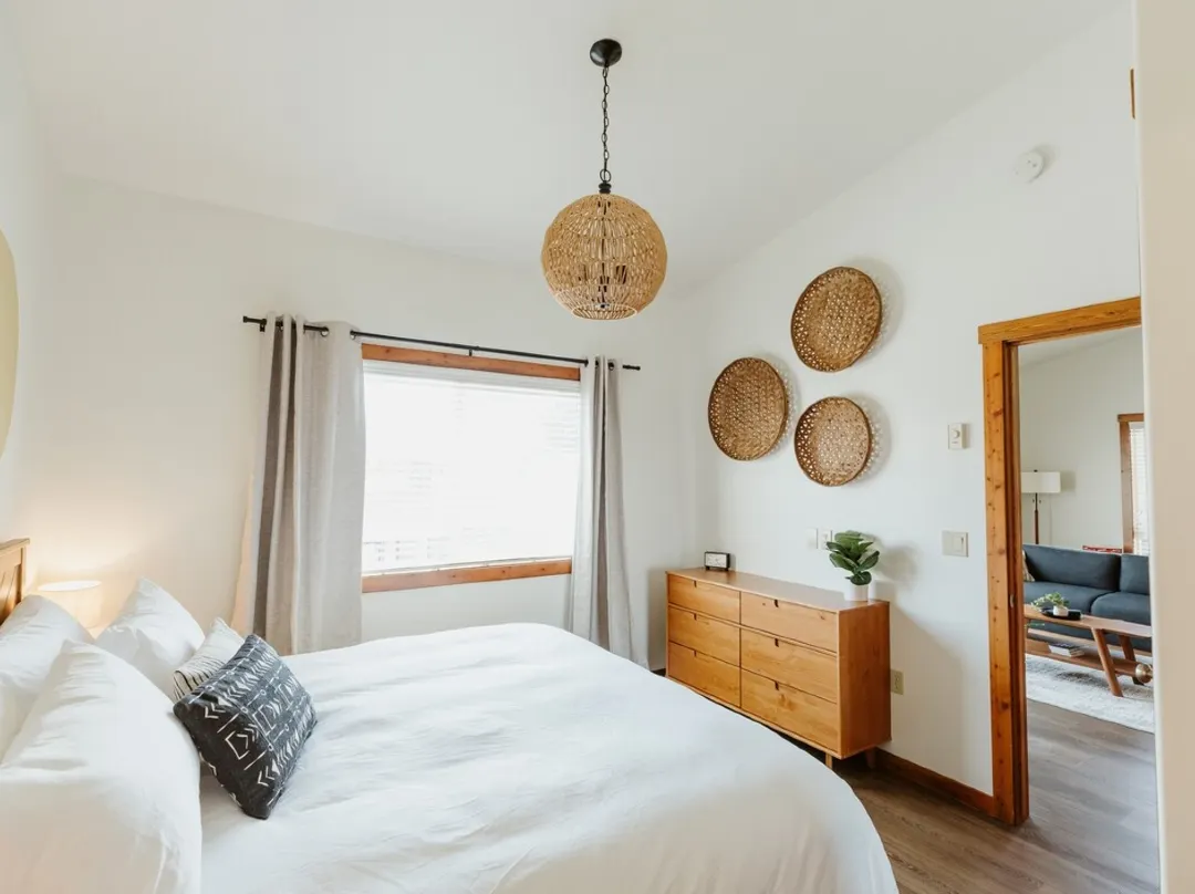 Electric Desk And Fully-equipped Kitchen - Stylish Boutique Haven - Kalispell, MT