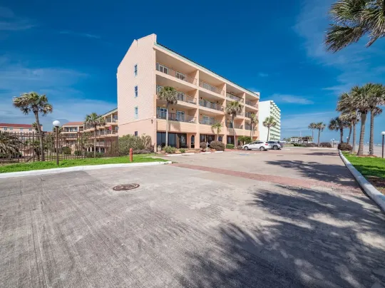 Stunning Ocean Views And Resort Pools - Charming Coastal Escape - Galveston, TX