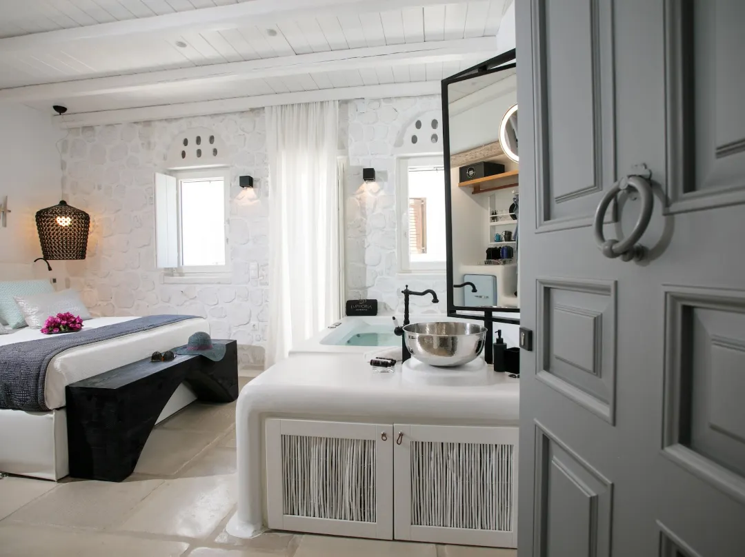 Euphoria Downtown - Naxos