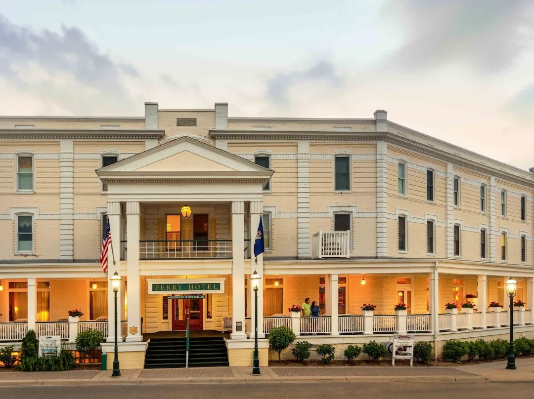 Perry Hotel - Harbor Springs, MI
