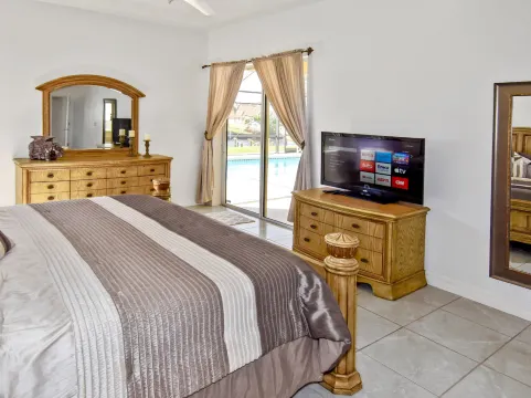 Timeout -South Facing Terrace With Large Pool - Cape Coral, FL