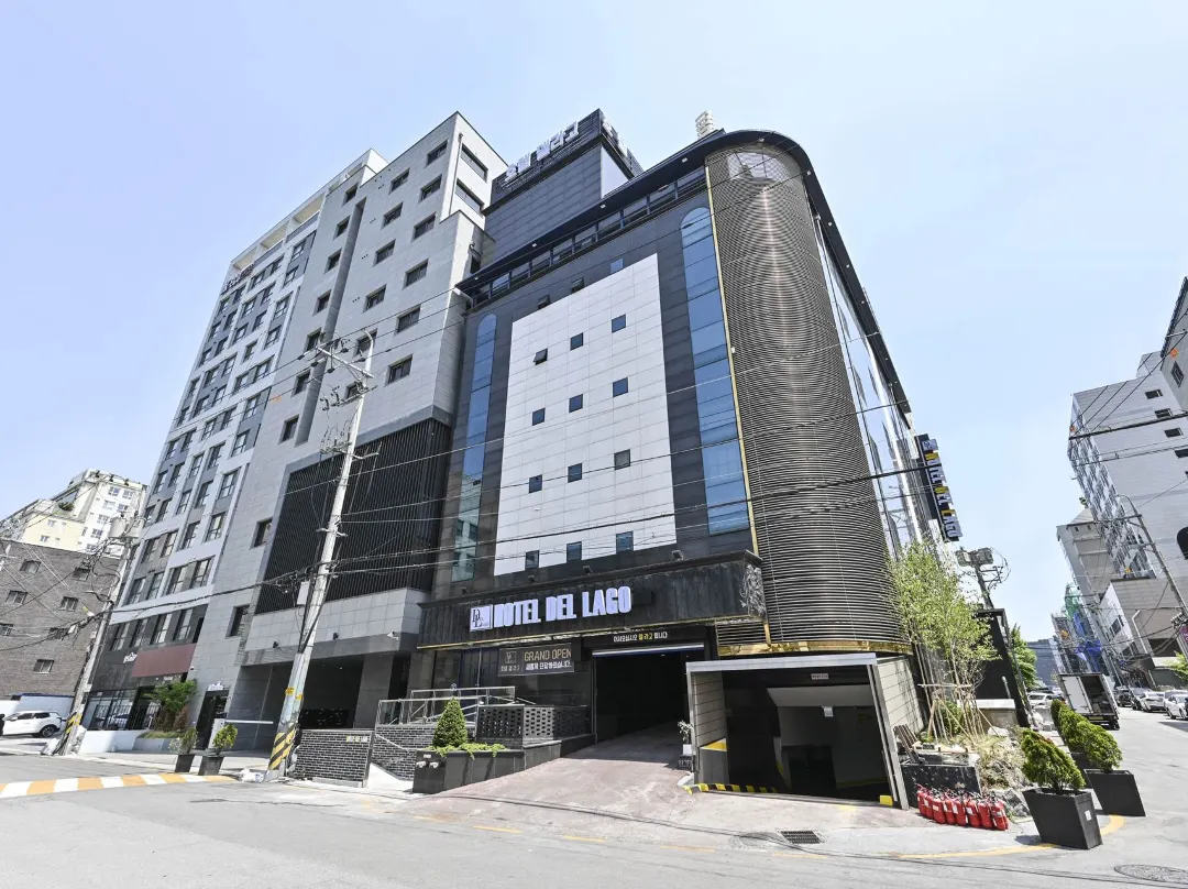 Suwon City Hall Hotel Del Lago) - Suwon-si