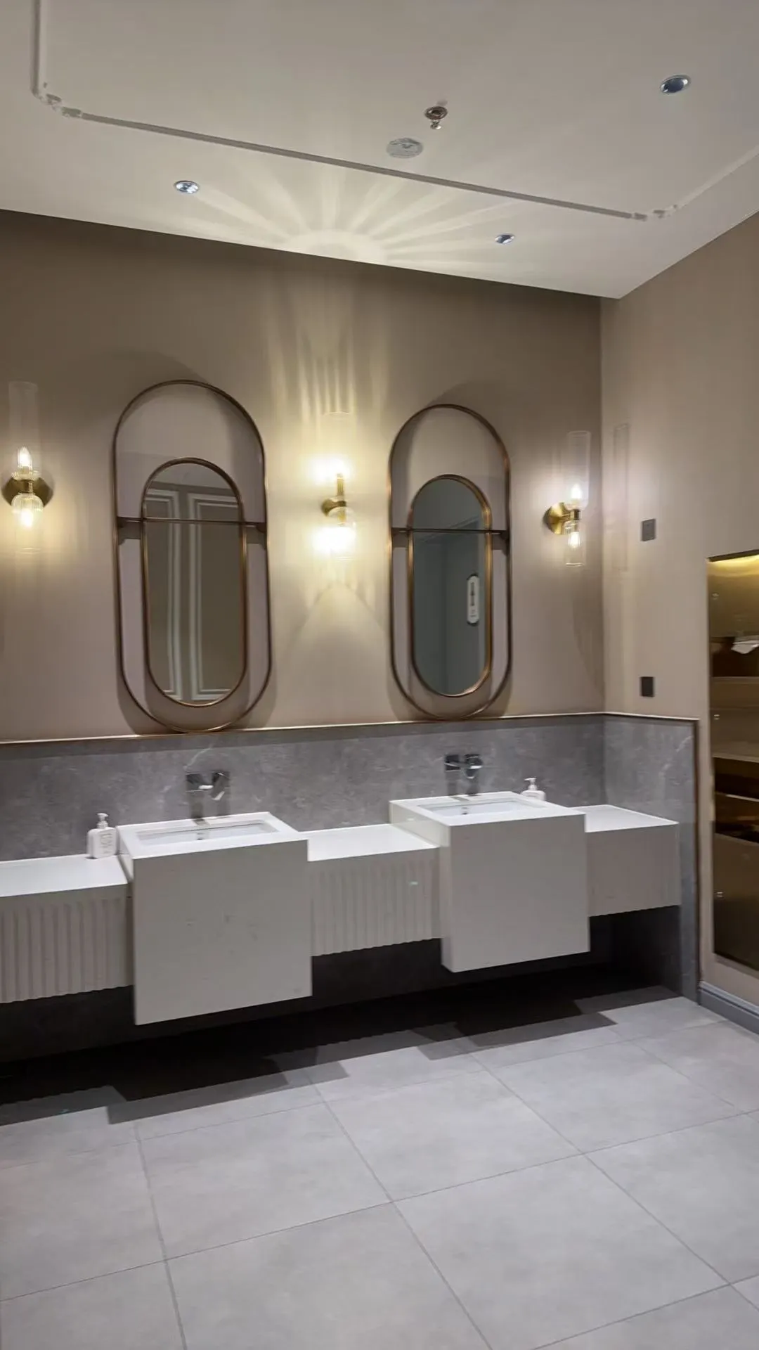 Vienna International Hotel (Harbin Central Street Sophia Church ...