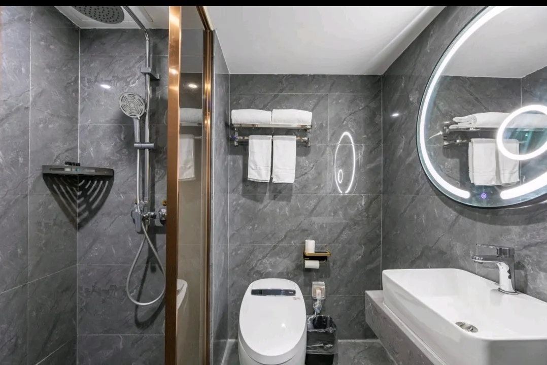 Yiju Hotel (Shanghai Zhenping Road Metro Station Branch) - 49 Verified ...