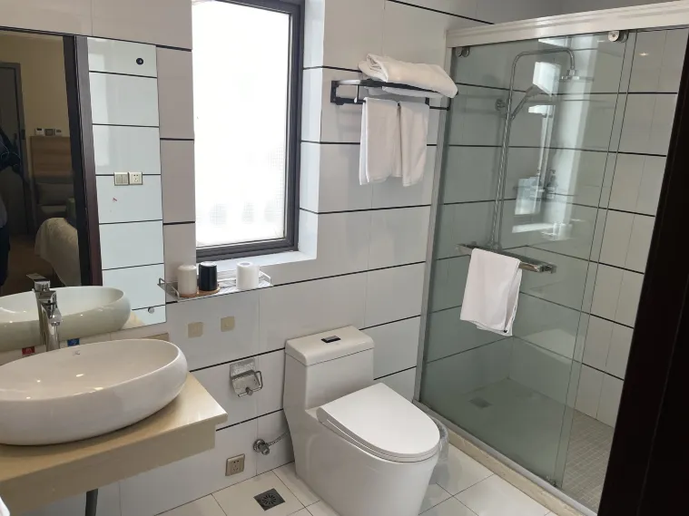 ‌Good Product · YiJu Hotel (Shanghai Wild Animal Park Branch) - 52 ...