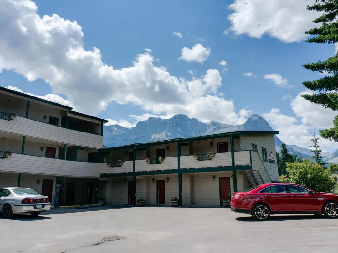 The Drake Inn - Canmore