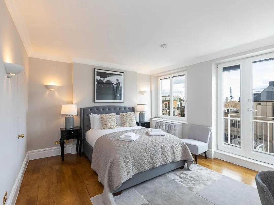Astonishing Flats Near Mayfair & Piccadilly Circus - London