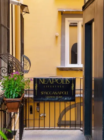 Neapolis Lifestyle - Naples