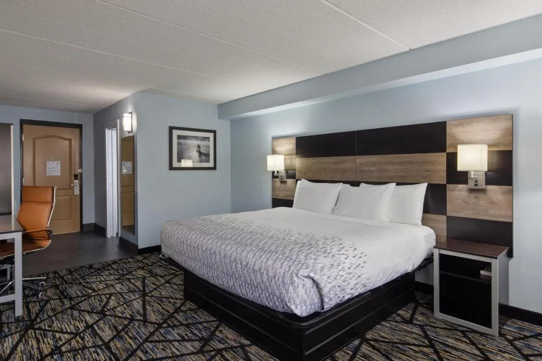 Clarion Pointe Jacksonville Near Camp Lejeune - Jacksonville