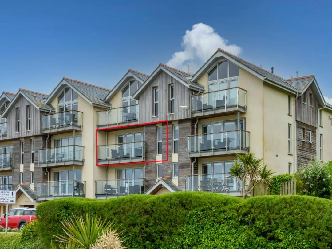 The Beach House & Porth Sands Apartments - Newquay